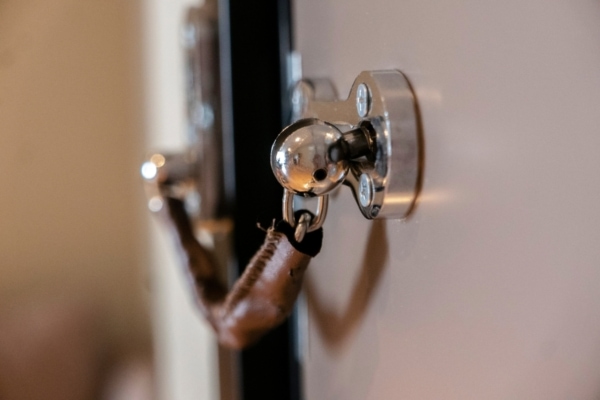 How to Open a Door Chain Lock or Bar Latch From the Outside - Setick